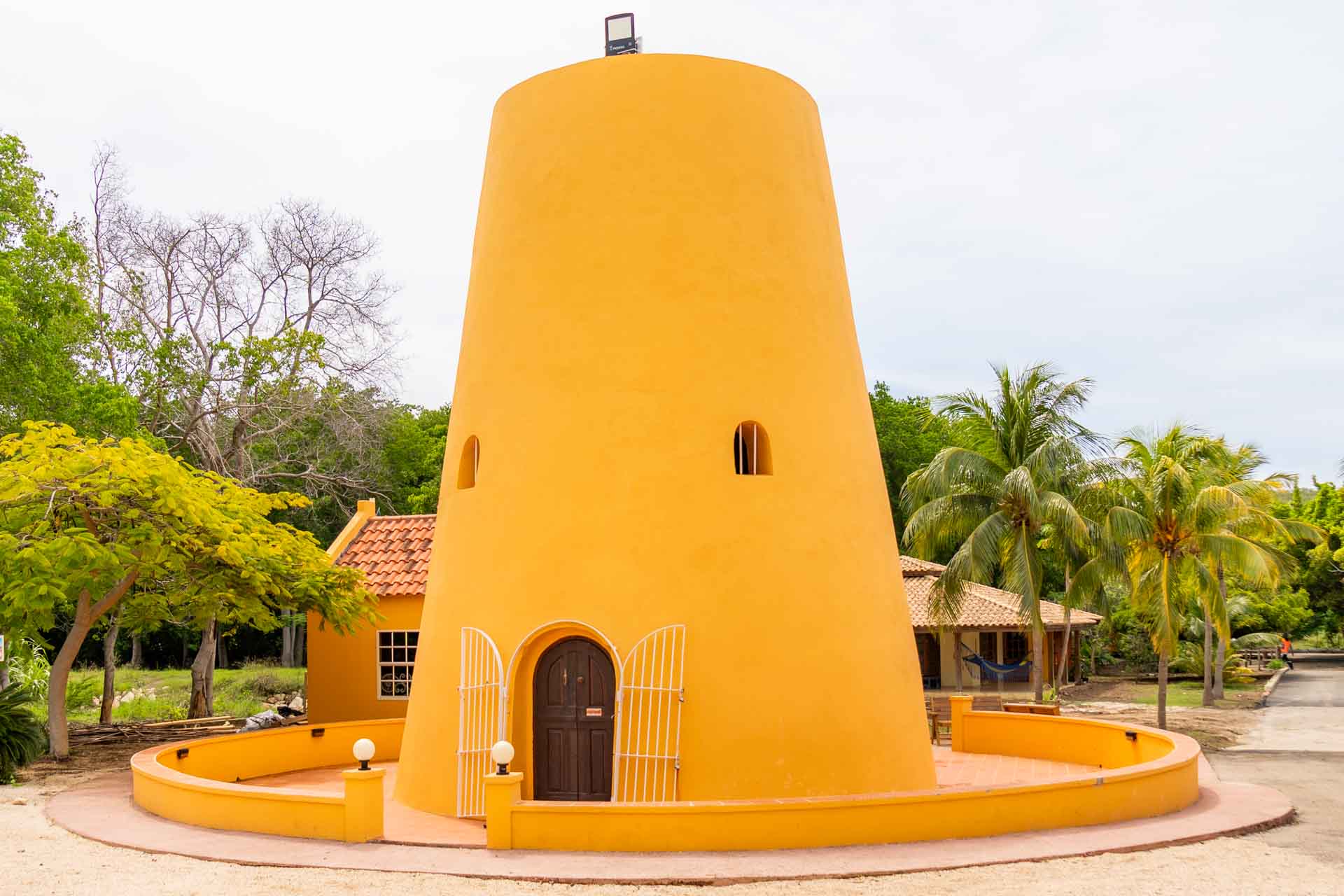 Hofi Mango - My Curacao Guide