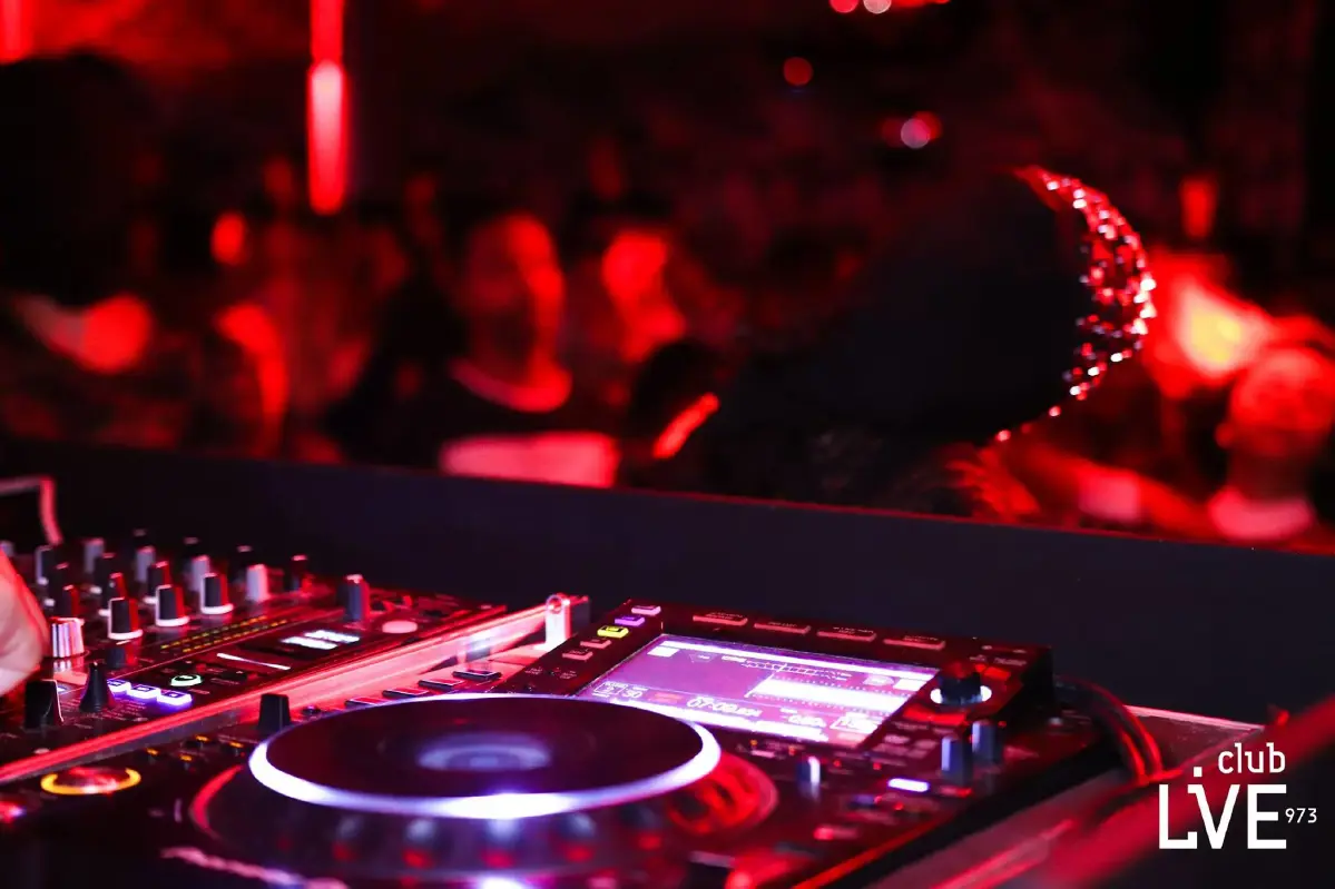 Club Live 973 in Curacao | Nightlife at Mambo Beach